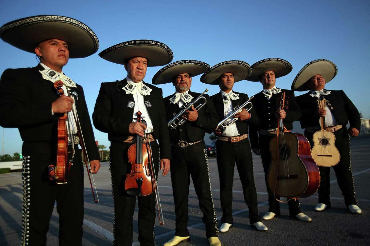Cinco de Mayo: mariachis and margaritas