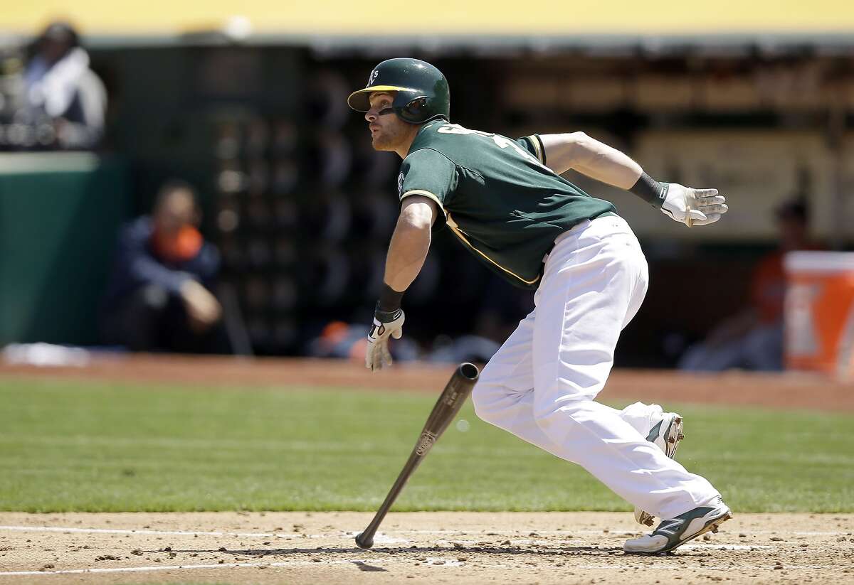 Craig Gentry quickly finds his role with A's