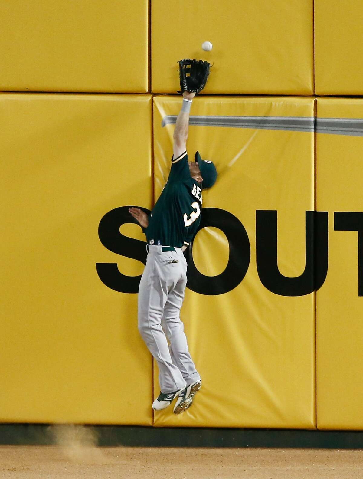 Craig Gentry quickly finds his role with A's