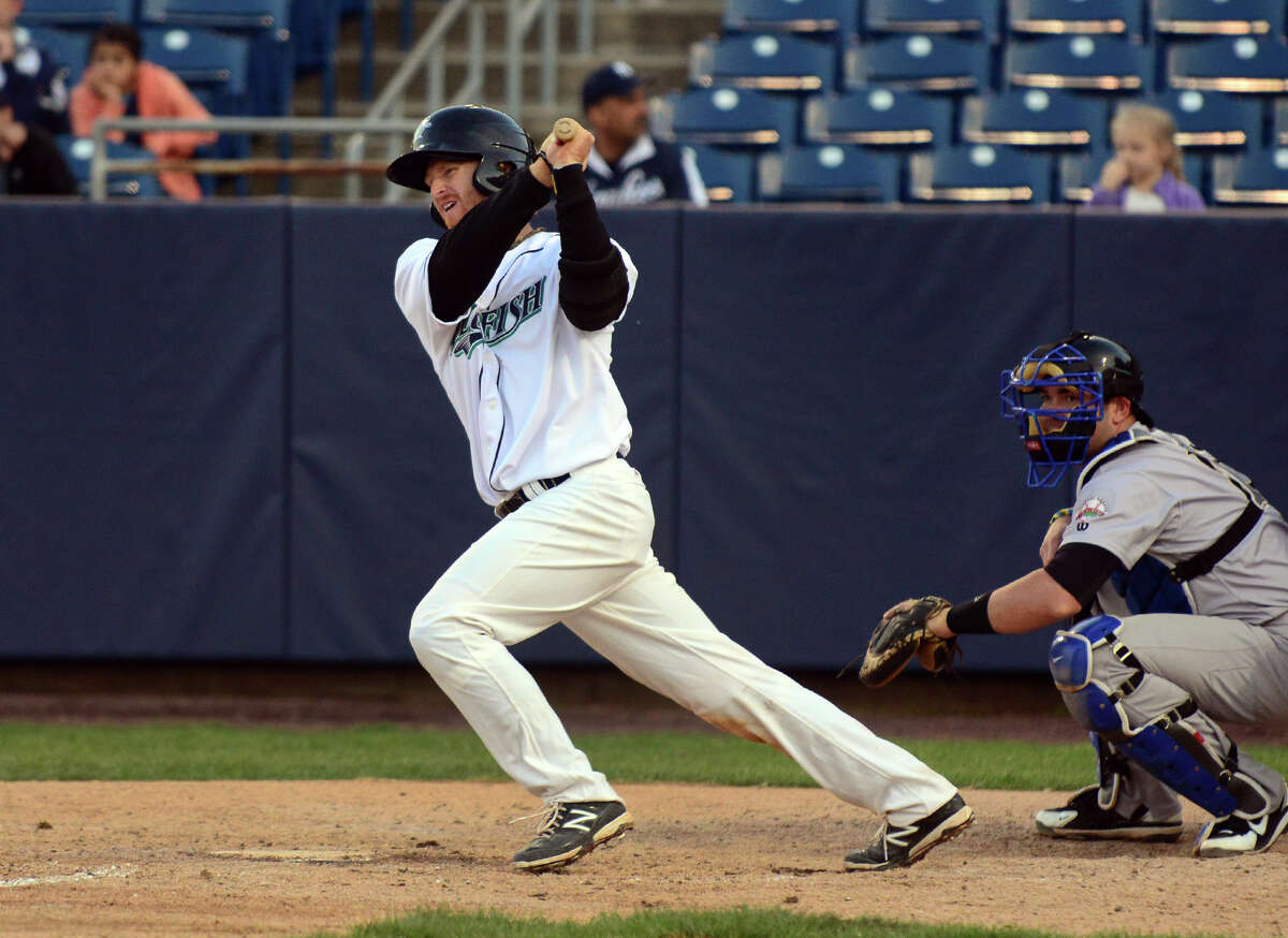 Simmons finds form, helps Bluefish to DH sweep