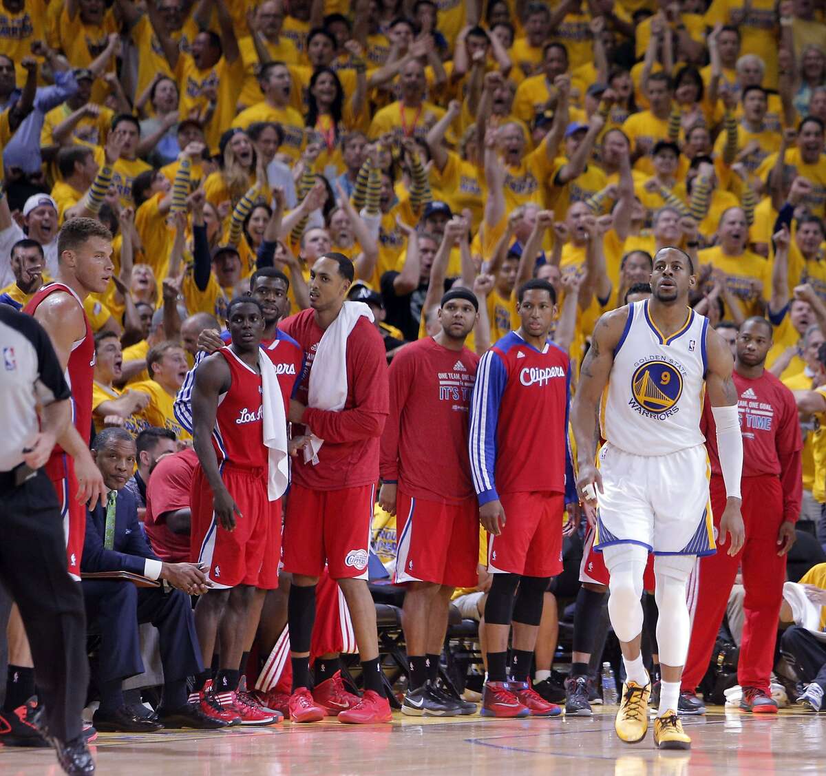 Warriors' balanced offense pushes series to Game 7 in L.A.