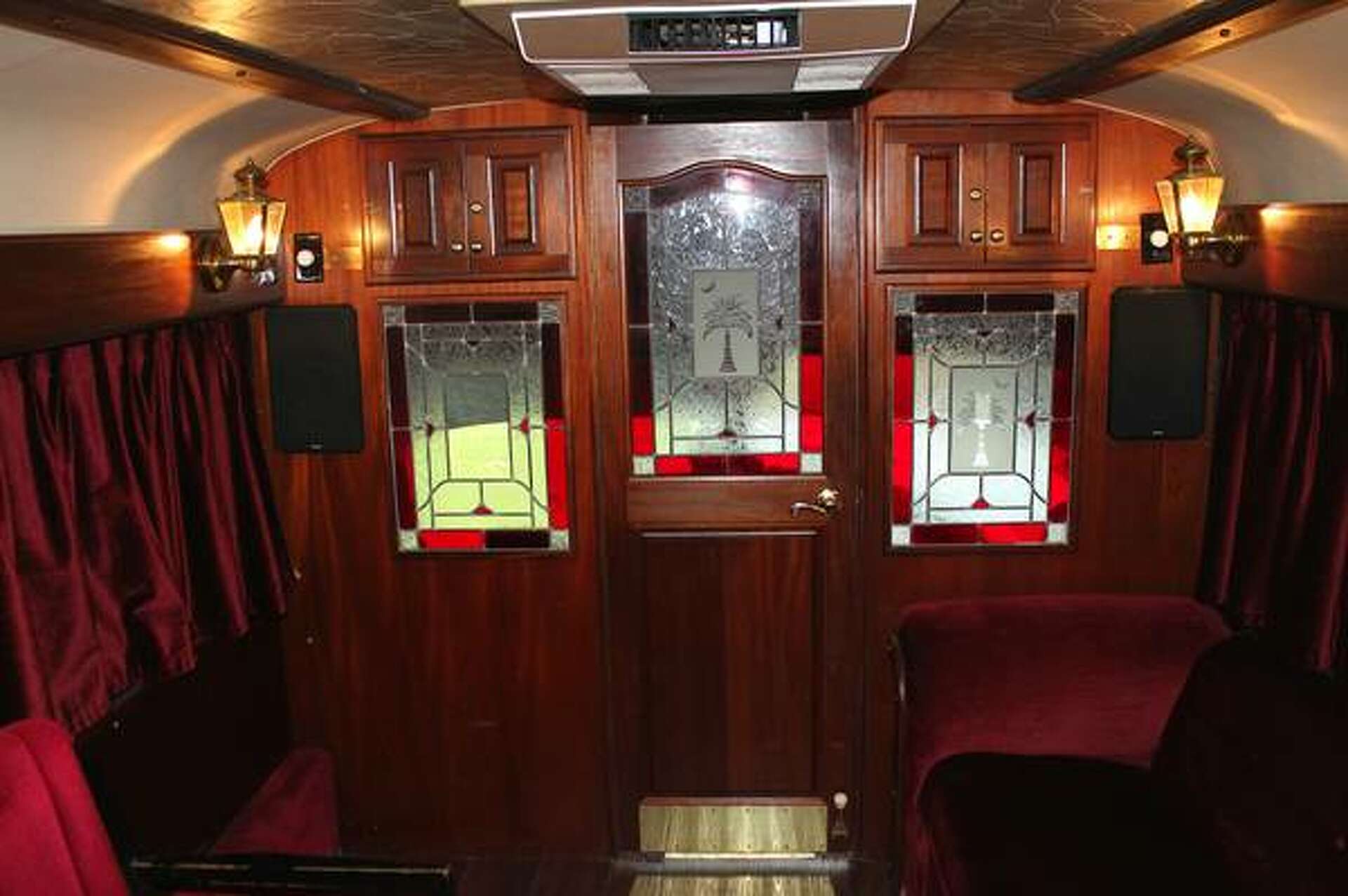 Willie Nelson's tour bus featured on 'Extreme RVs' for Travel Channel