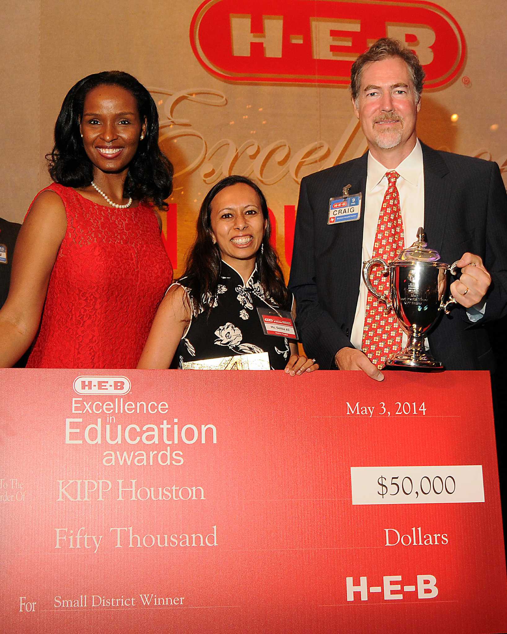 Charter chain takes H-E-B school prize