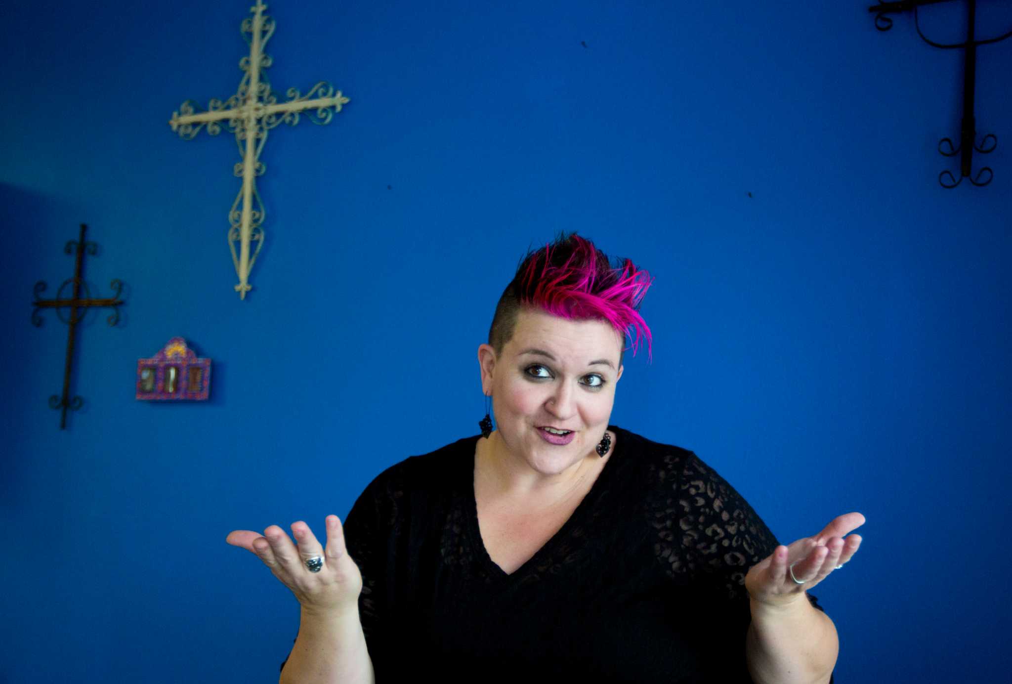 Sign language interpreter helps deaf audiences enjoy music, dirty ...