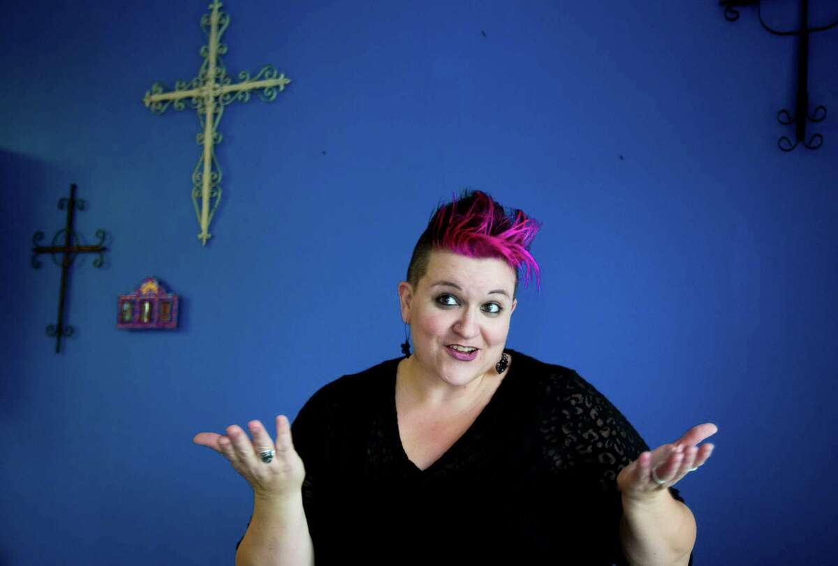 Sign language interpreter helps deaf audiences enjoy music, dirty ...