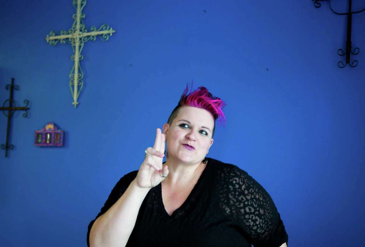 Sign language interpreter helps deaf audiences enjoy music, dirty ...