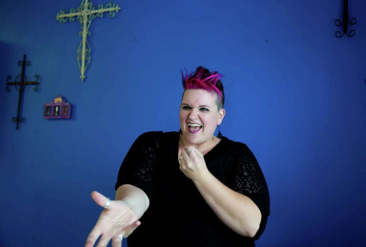 Sign language interpreter helps deaf audiences enjoy music, dirty ...