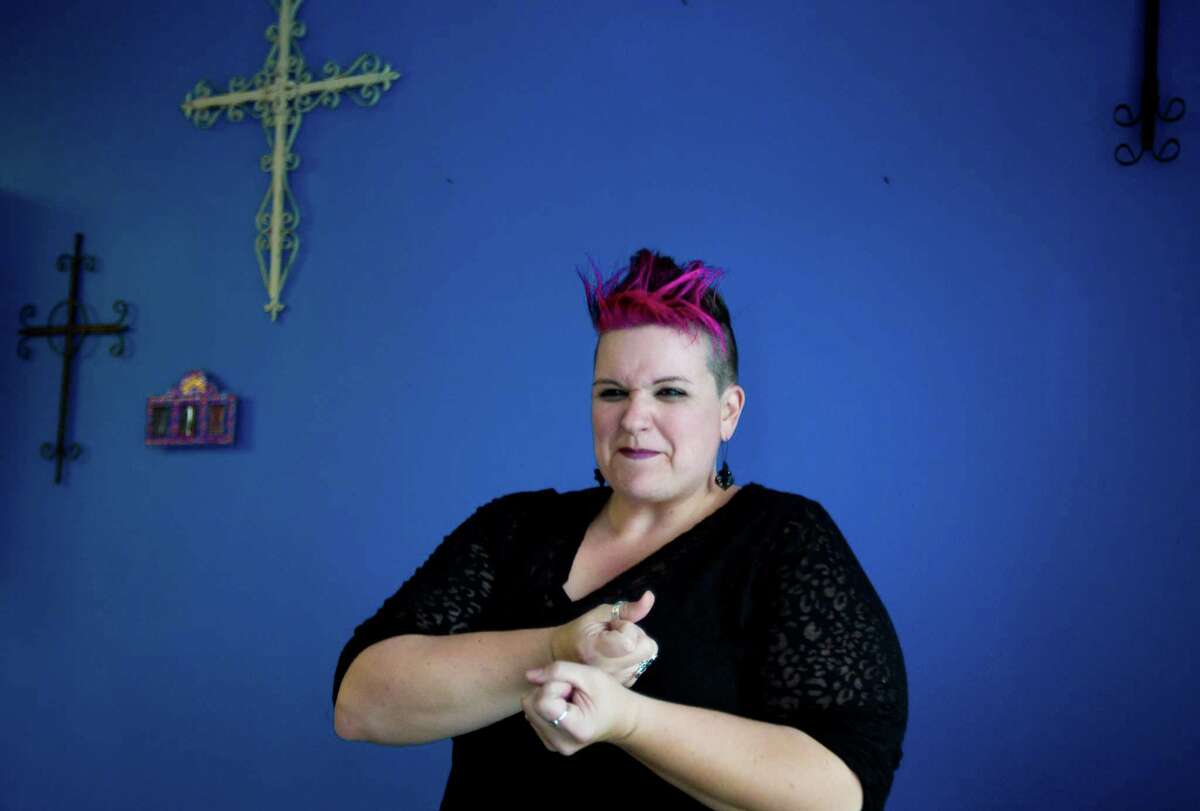 Sign language interpreter helps deaf audiences enjoy music, dirty ...