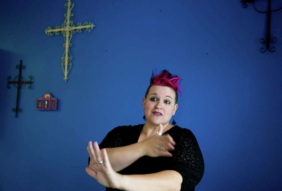 Sign language interpreter helps deaf audiences enjoy music, dirty ...