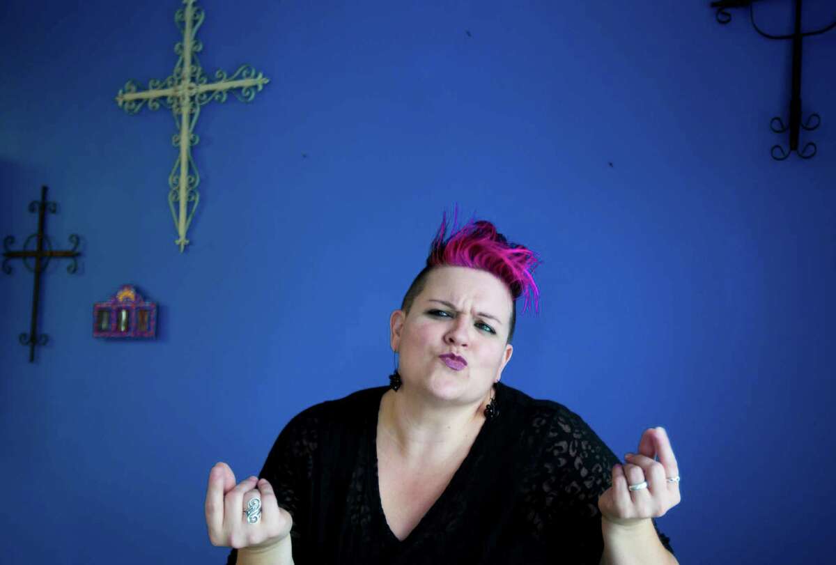 Sign language interpreter helps deaf audiences enjoy music, dirty ...