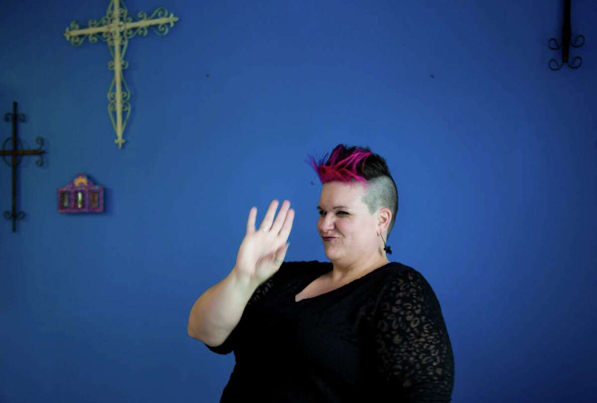 Sign language interpreter helps deaf audiences enjoy music, dirty ...
