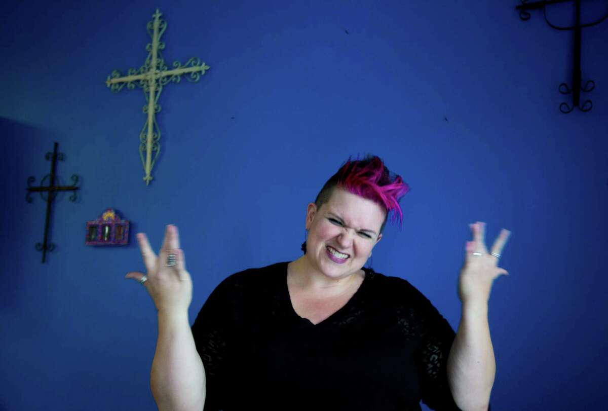 Sign language interpreter helps deaf audiences enjoy music, dirty ...