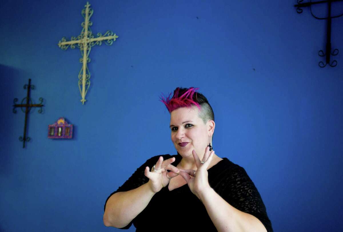 Sign language interpreter helps deaf audiences enjoy music, dirty ...