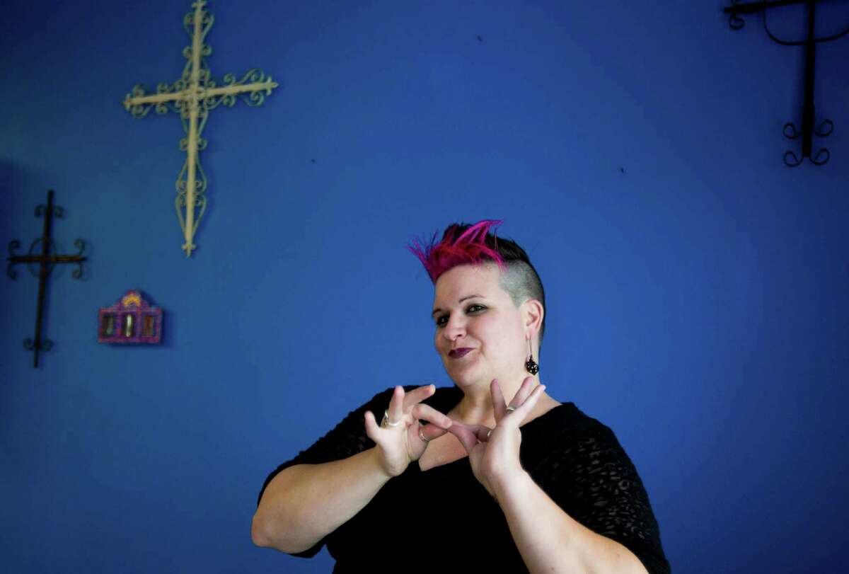 Sign language interpreter helps deaf audiences enjoy music, dirty ...