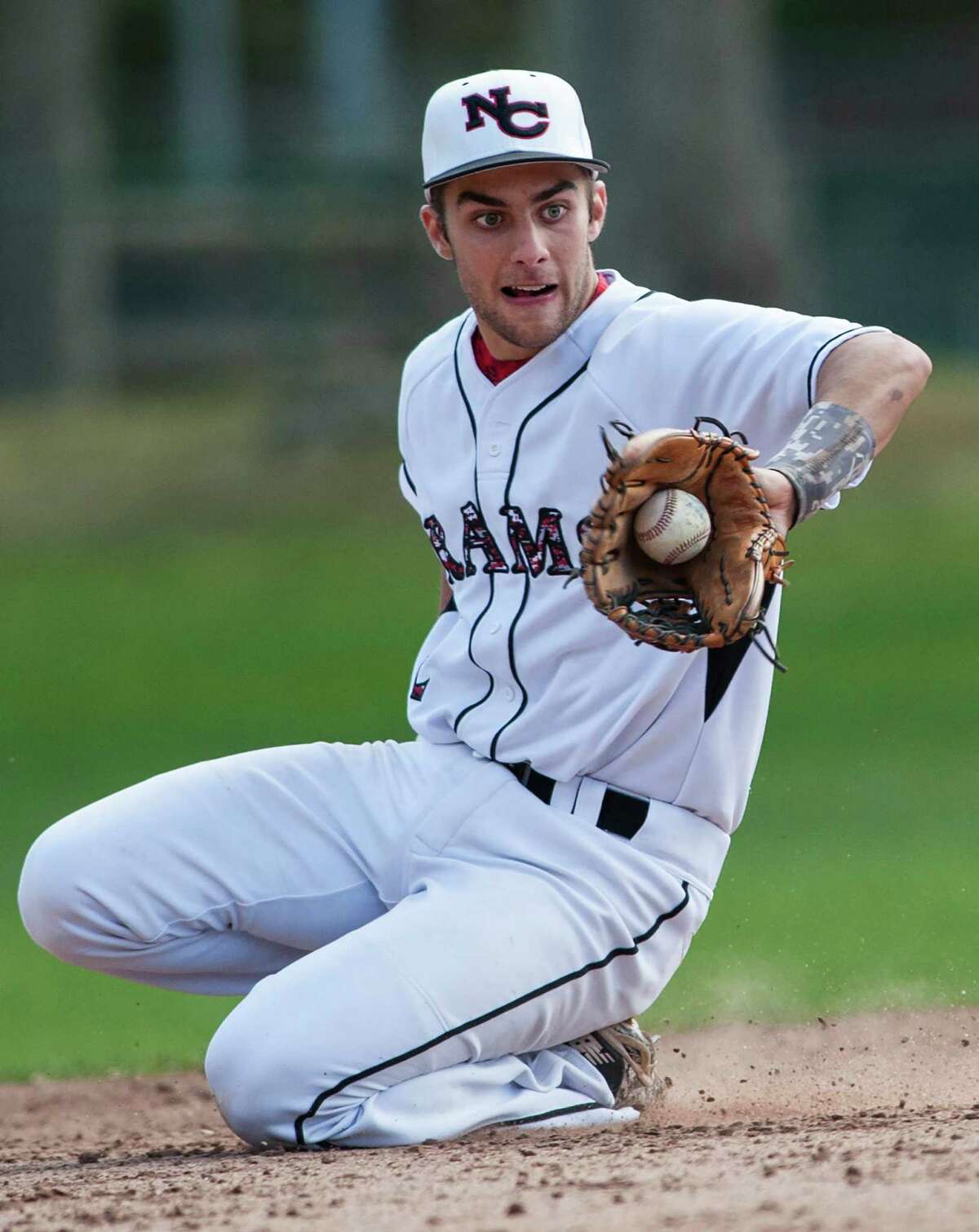Ellinwood's HR gives Staples 8-inning win over New Canaan
