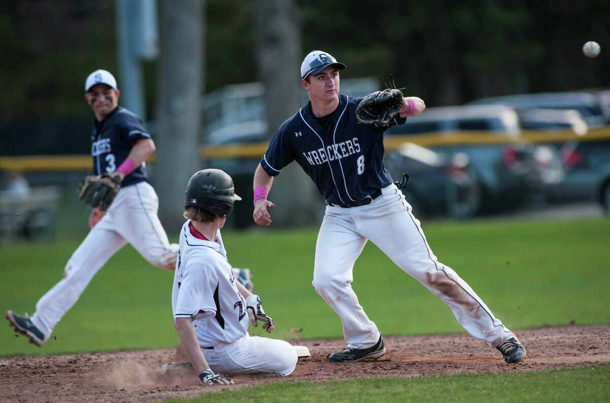 Ellinwood's HR gives Staples 8-inning win over New Canaan