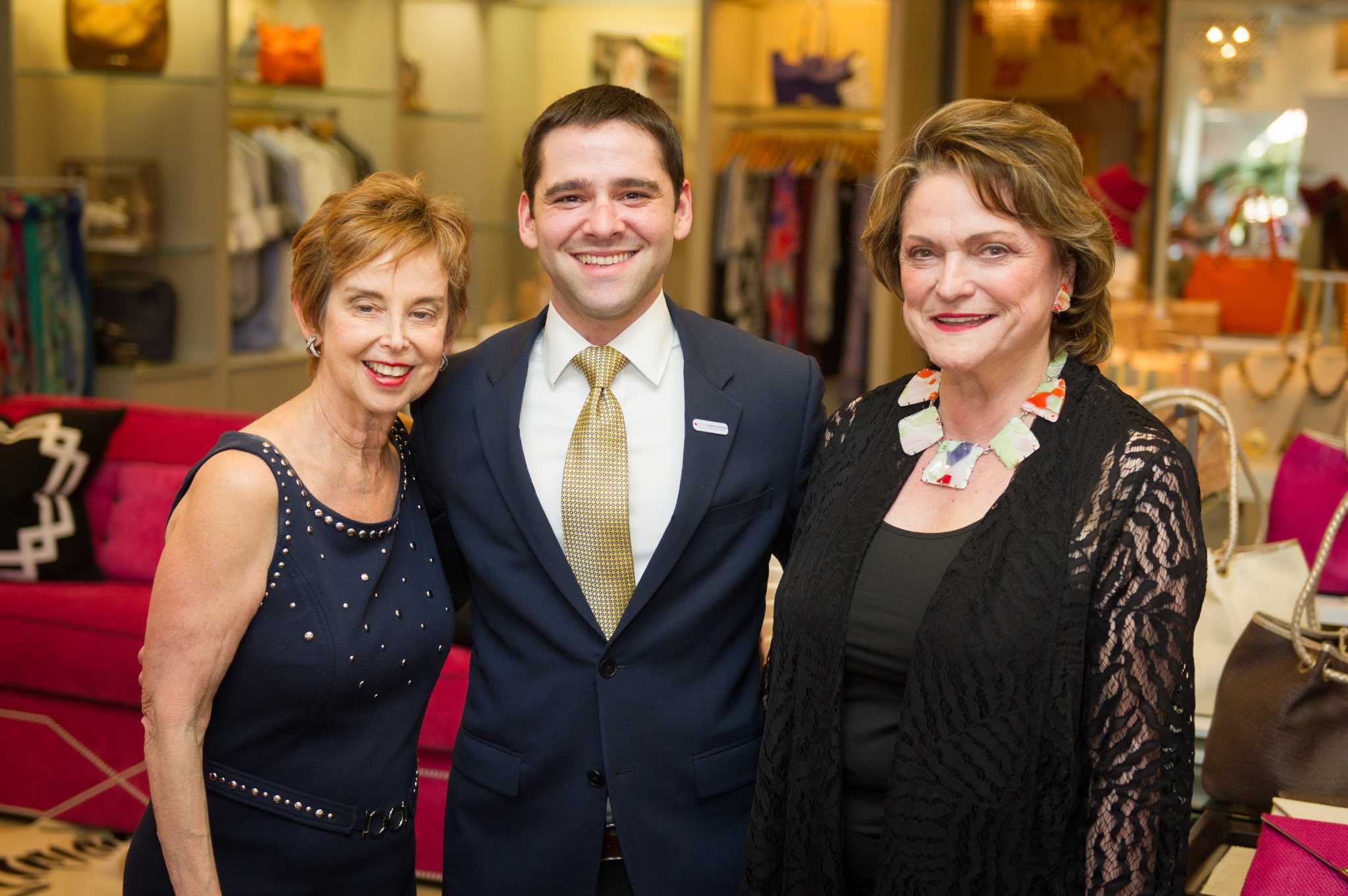 Shoppers ring up for LLS Man of the Year candidate