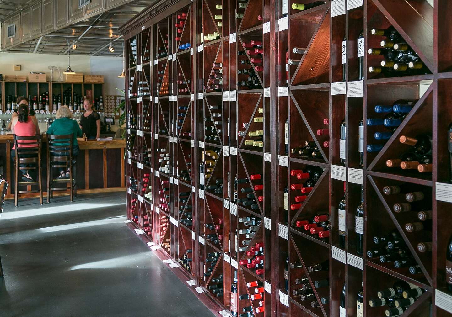 Barrel Room, Oakland: Wine bar has extensive selection