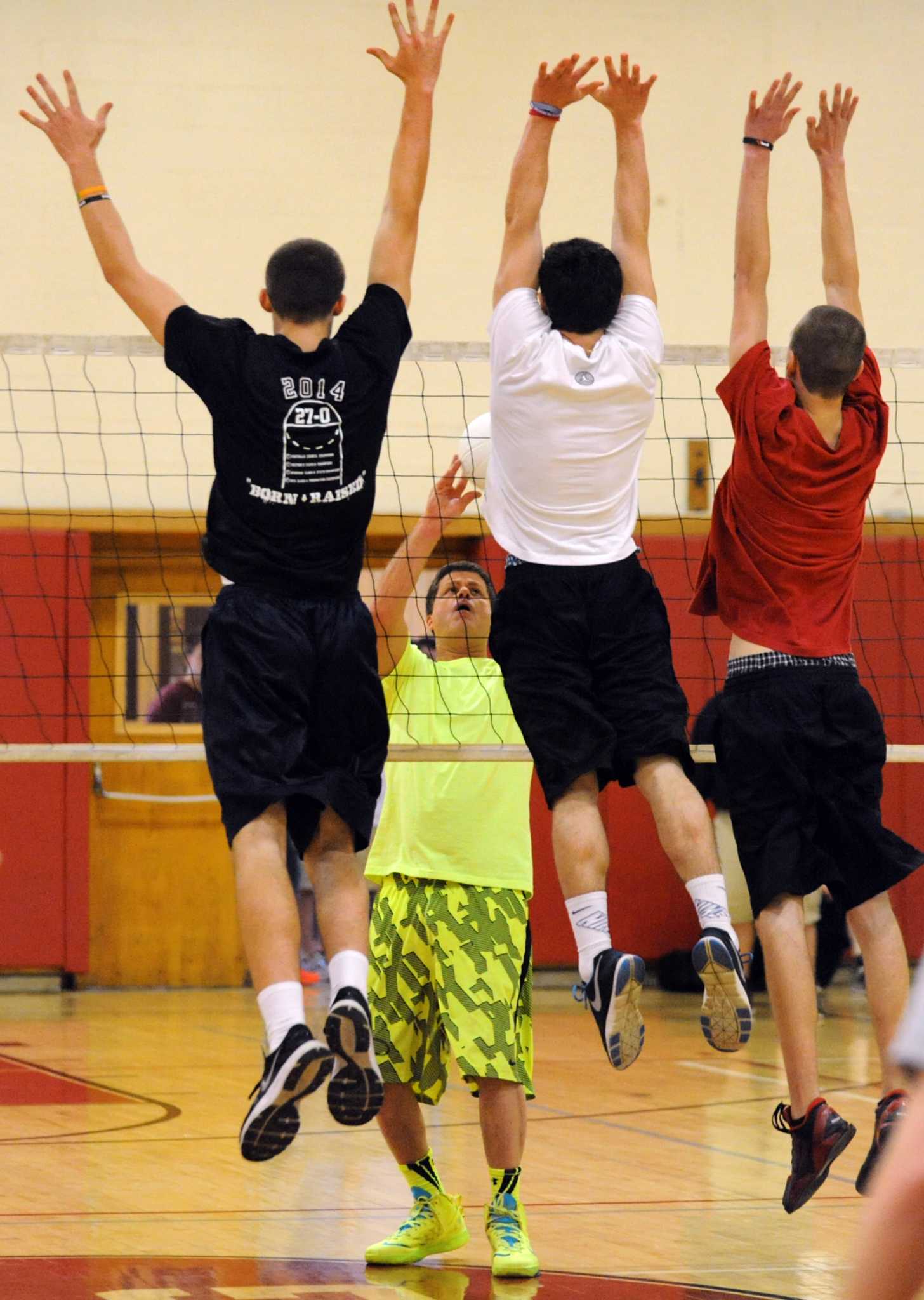 Photos: One-man volleyball team
