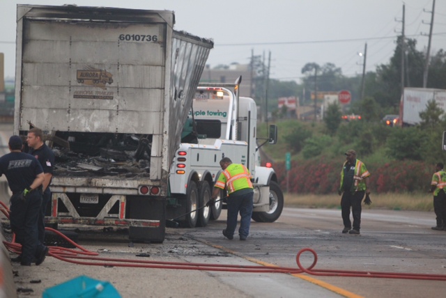 Big-rig crashes close East Freeway and I-45