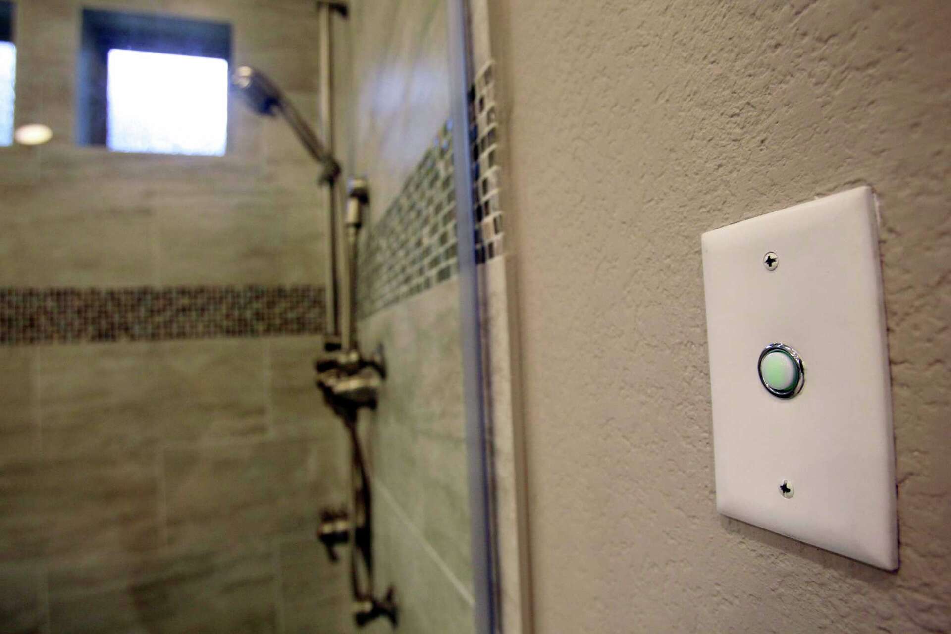 Natural gas-fueled house generates its own power