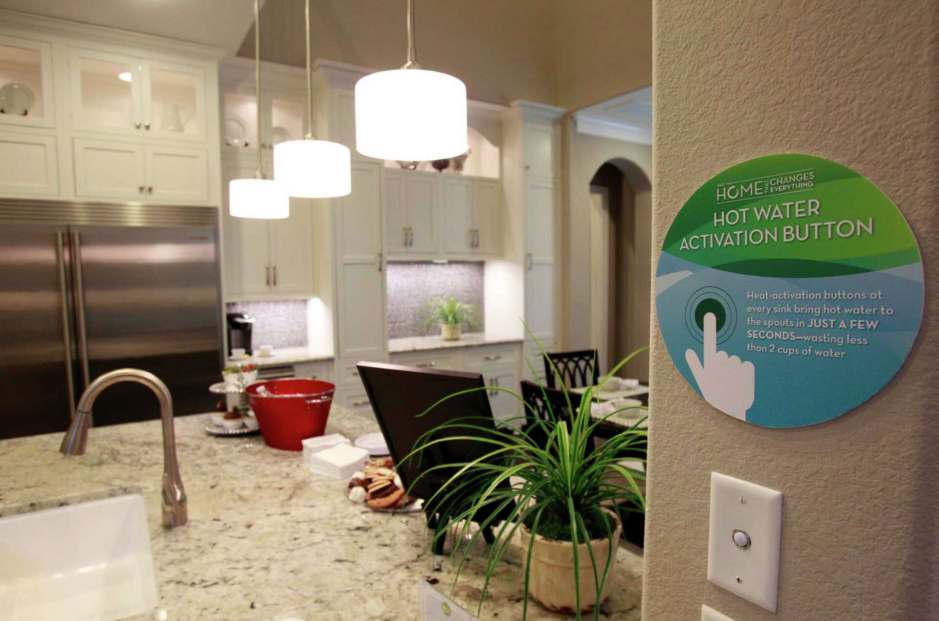 Natural gas-fueled house generates its own power