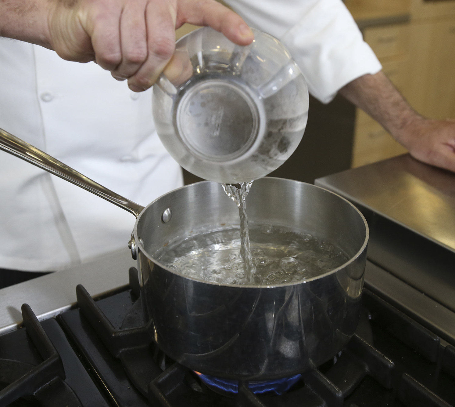 How to Cook: Poaching an egg