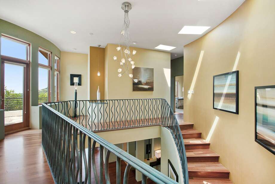 Hot Property: Boomerang-shaped contemporary in Berkeley hills - SFGate