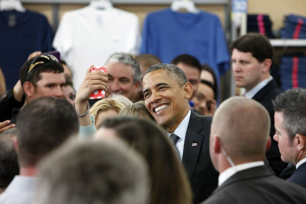 Obama touts green energy at Walmart in Mountain View