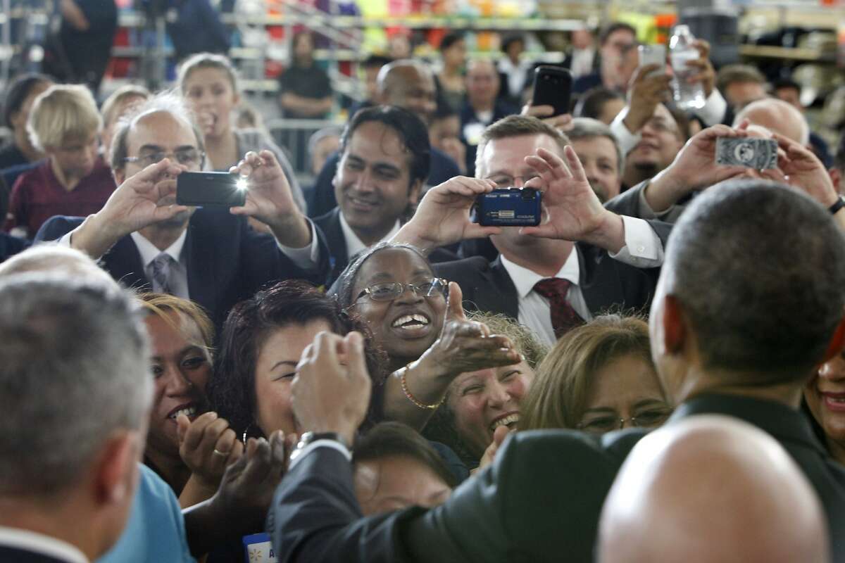 Obama touts green energy at Walmart in Mountain View