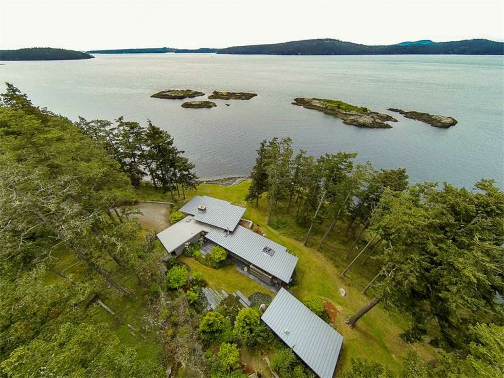 Shaw Island estate comes with contemporary home