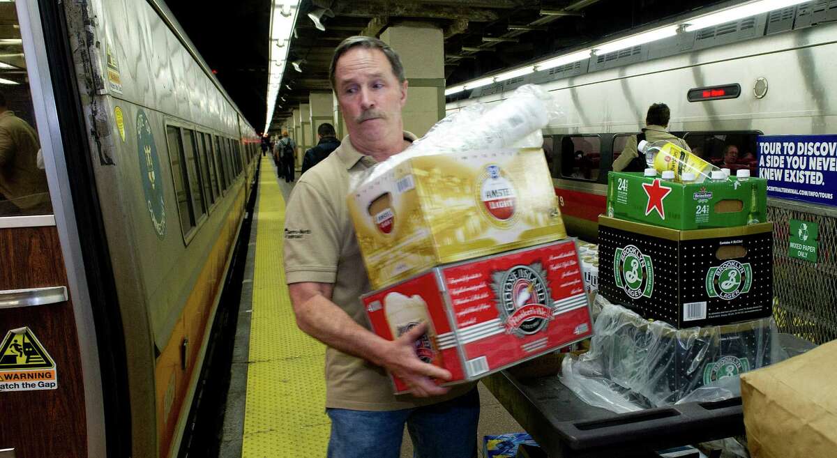 Sources: Bar cars returning to New Haven Line trains on Metro North