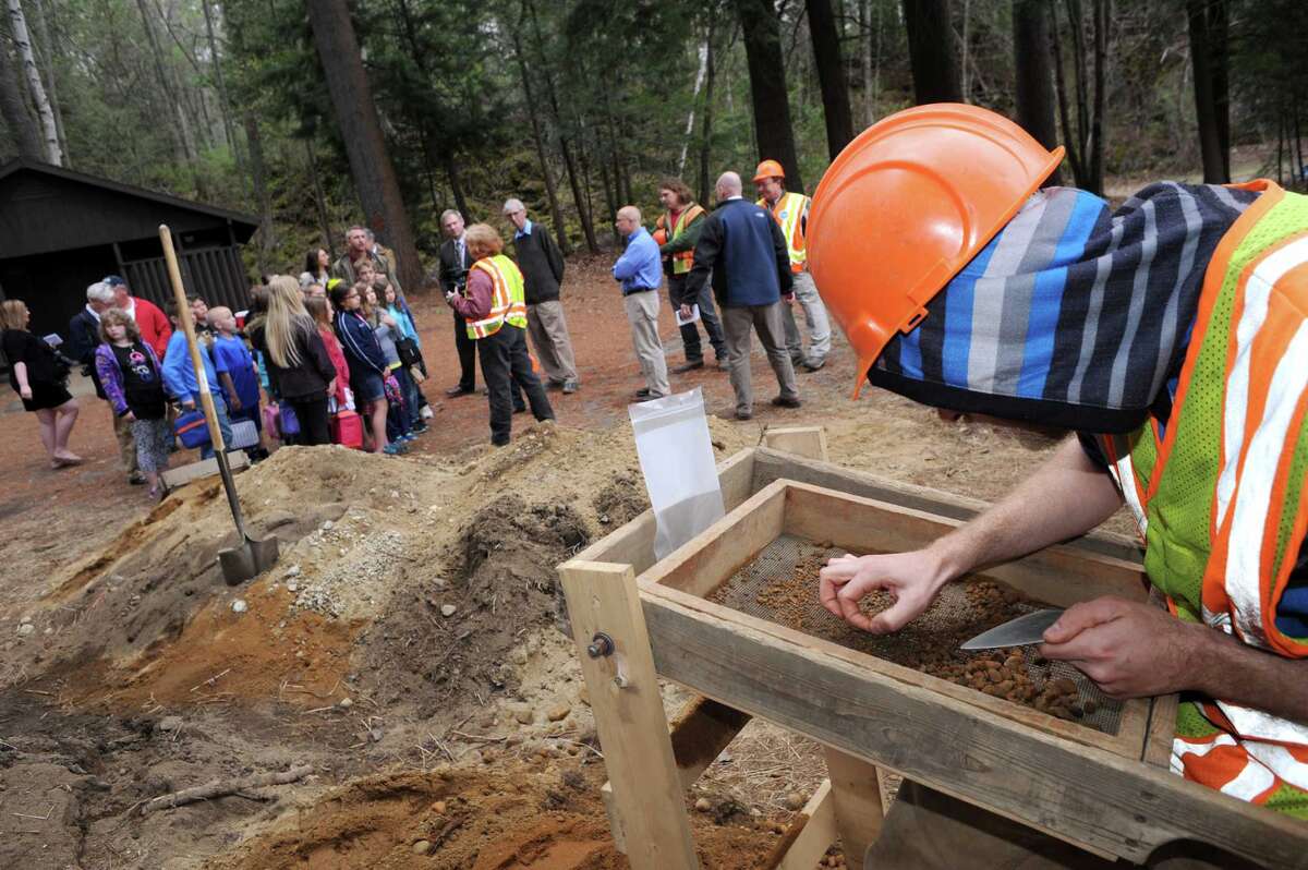 Lake George dig site teaches students of prehistoric people