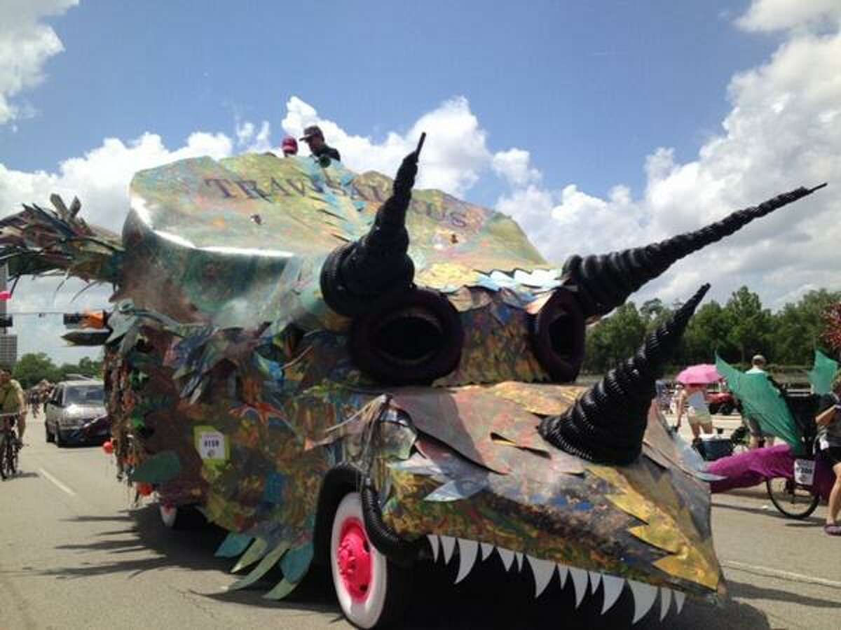 Hundreds of thousands turn out for record-setting Art Car Parade