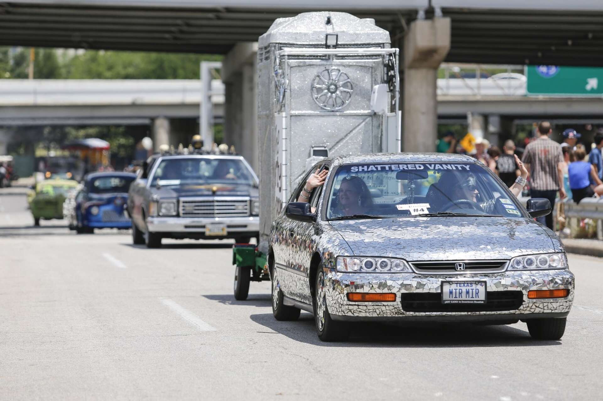 Hundreds of thousands turn out for record-setting Art Car Parade