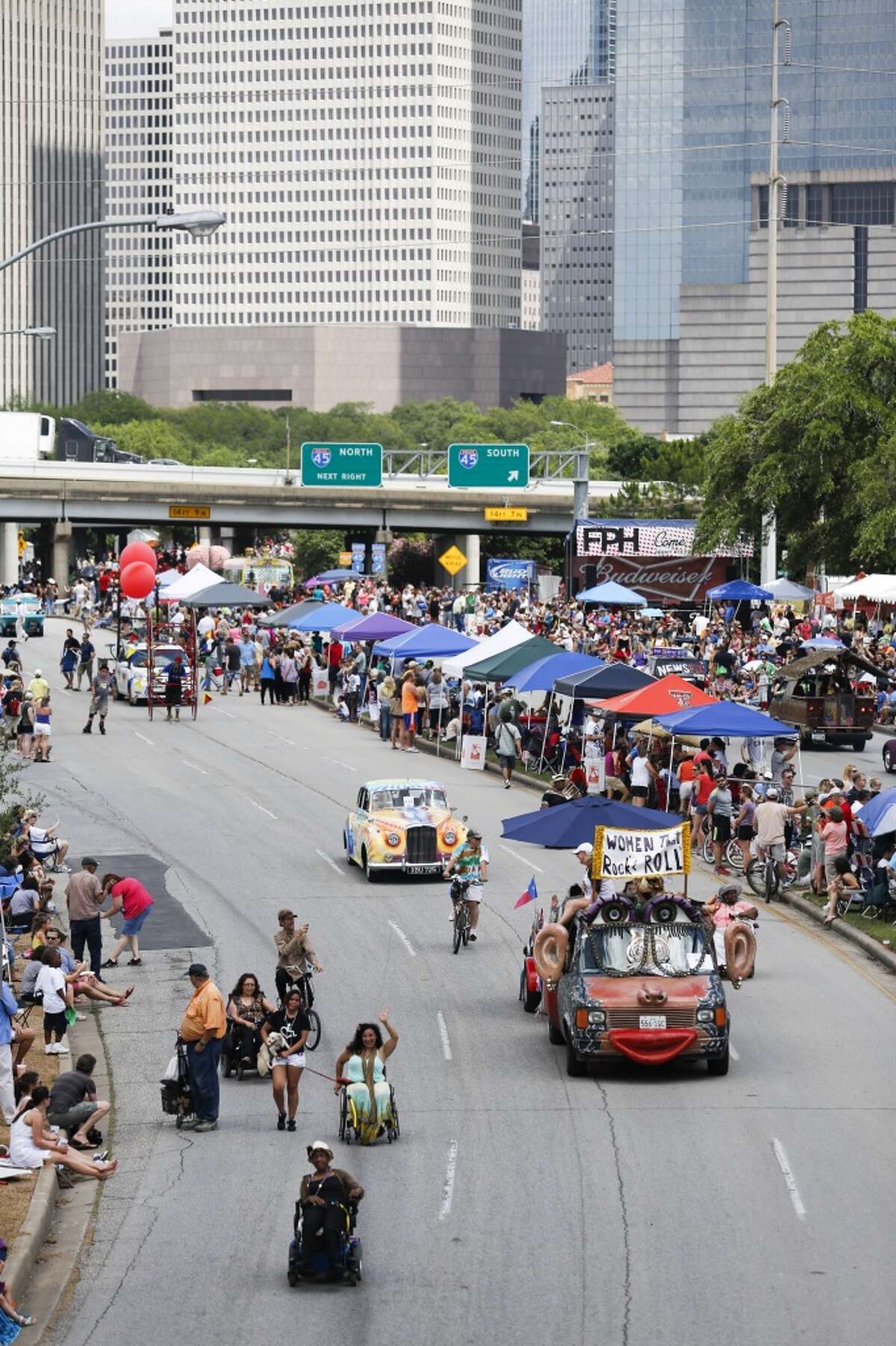 Hundreds of thousands turn out for record-setting Art Car Parade