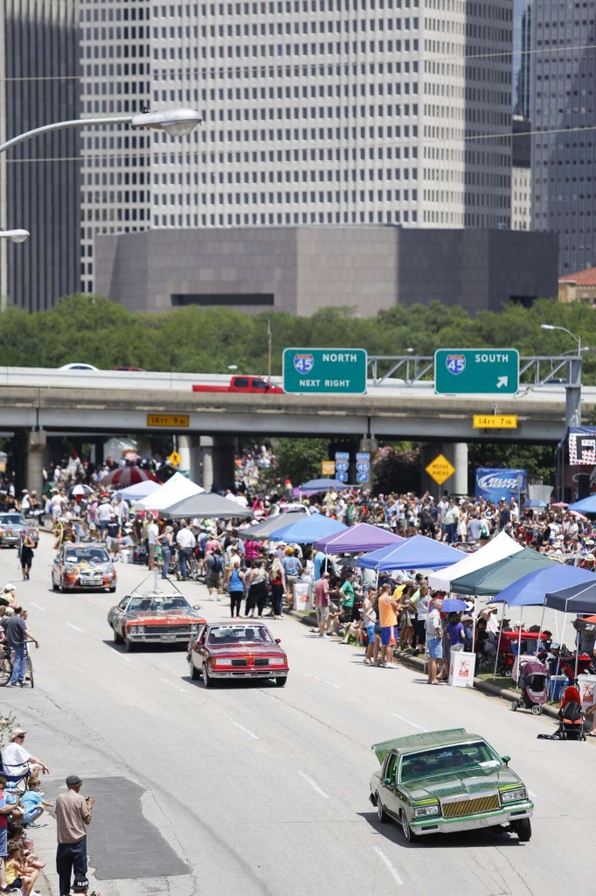 Hundreds of thousands turn out for record-setting Art Car Parade