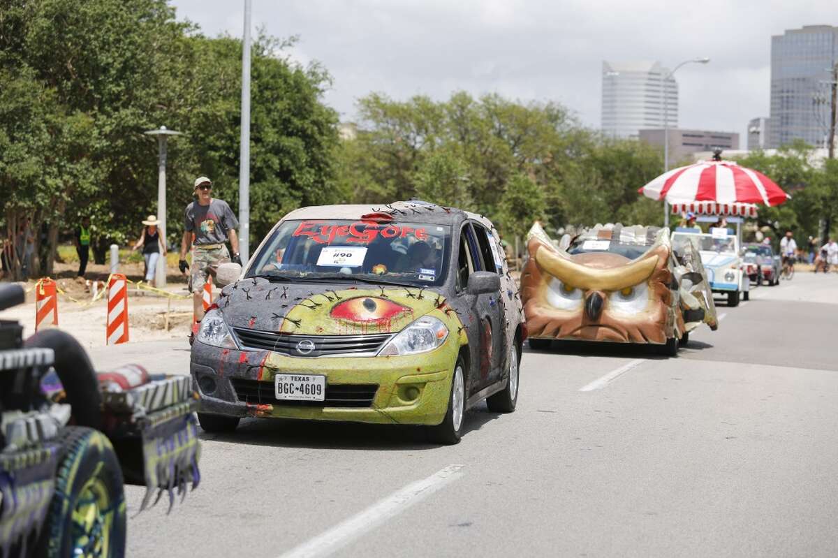 Hundreds of thousands turn out for record-setting Art Car Parade