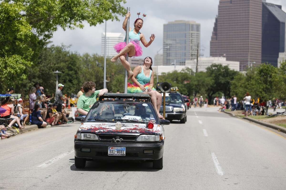 Hundreds of thousands turn out for record-setting Art Car Parade
