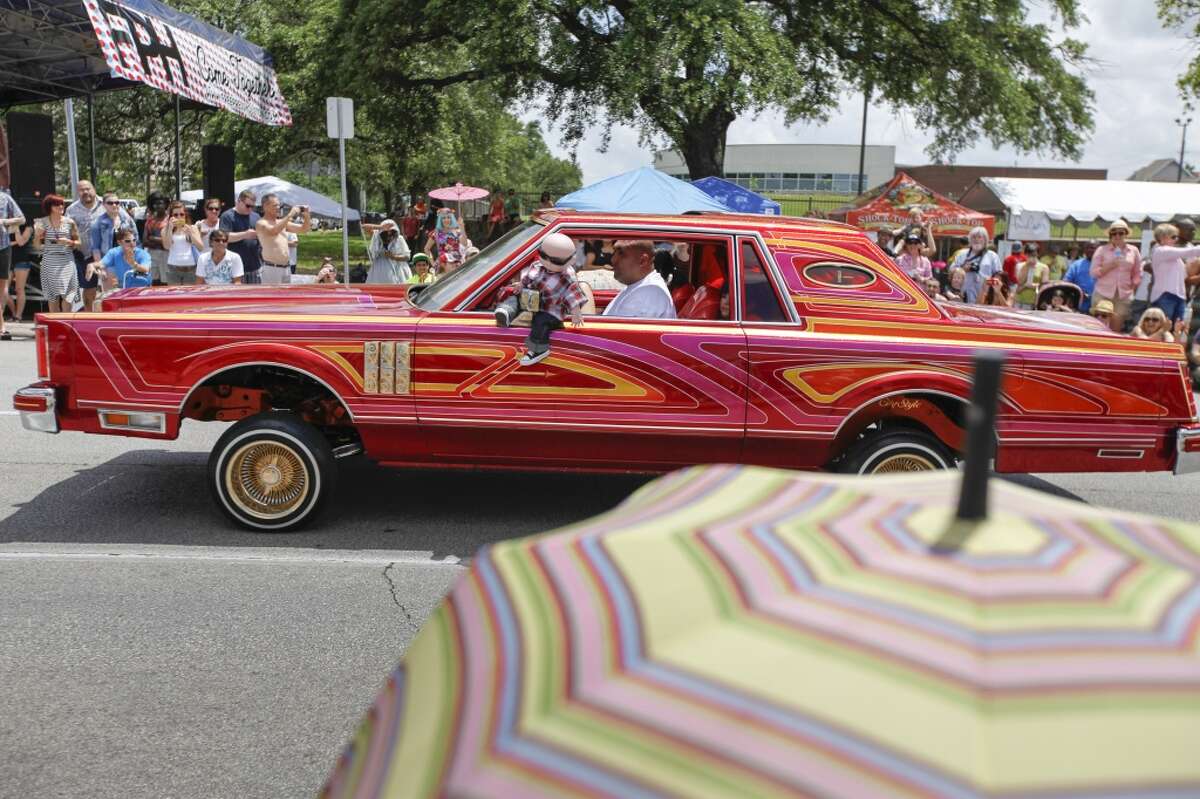 Hundreds of thousands turn out for record-setting Art Car Parade