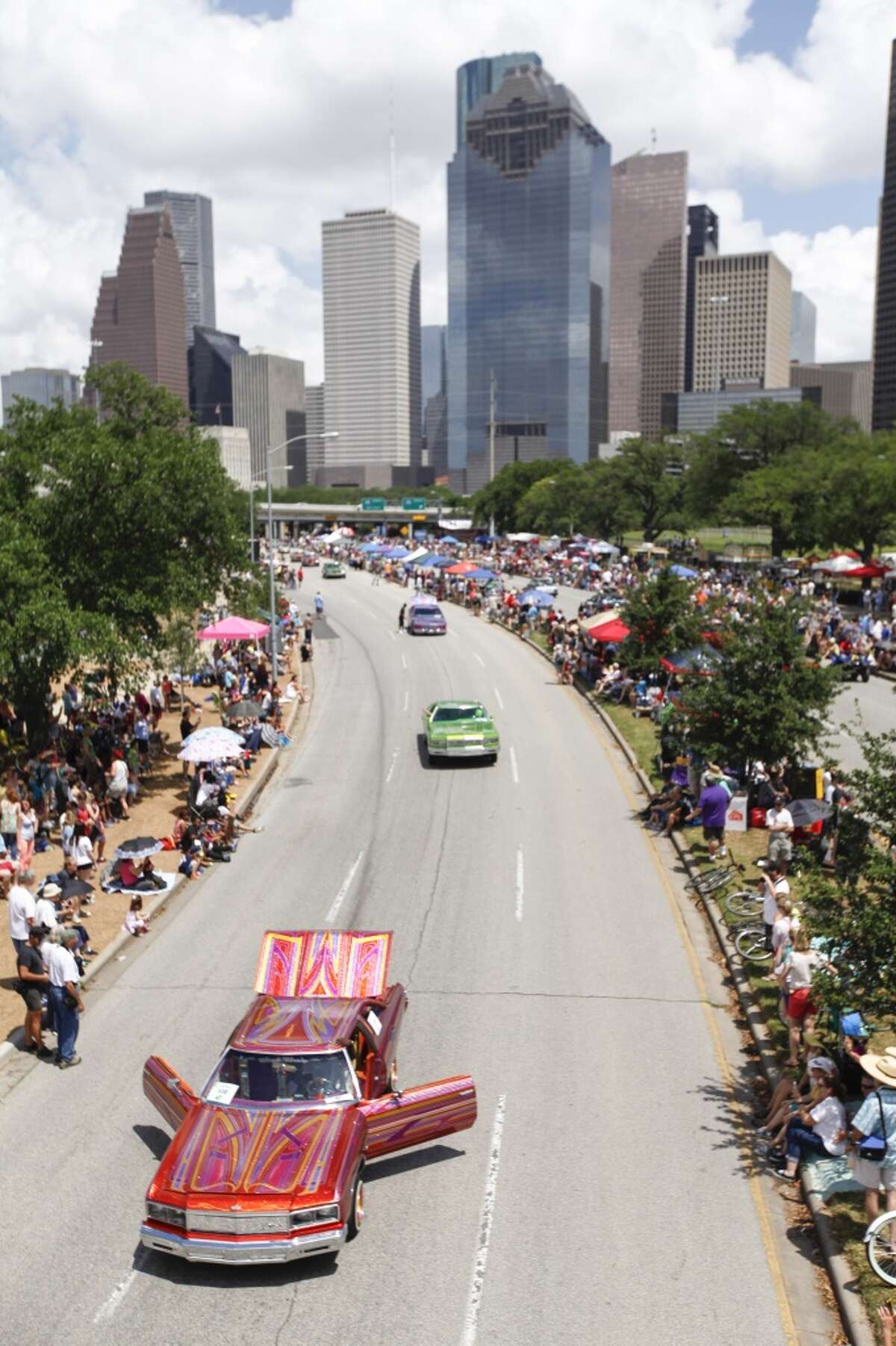 Hundreds of thousands turn out for record-setting Art Car Parade