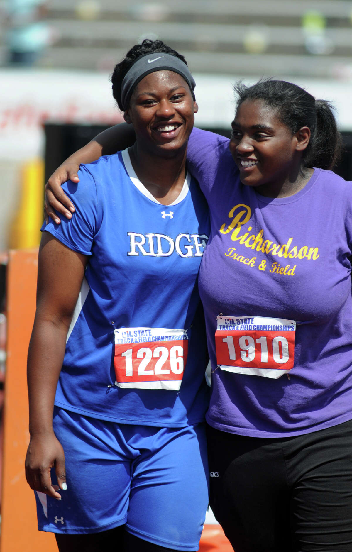 Legally blind pole vaulter soars as role model at state meet