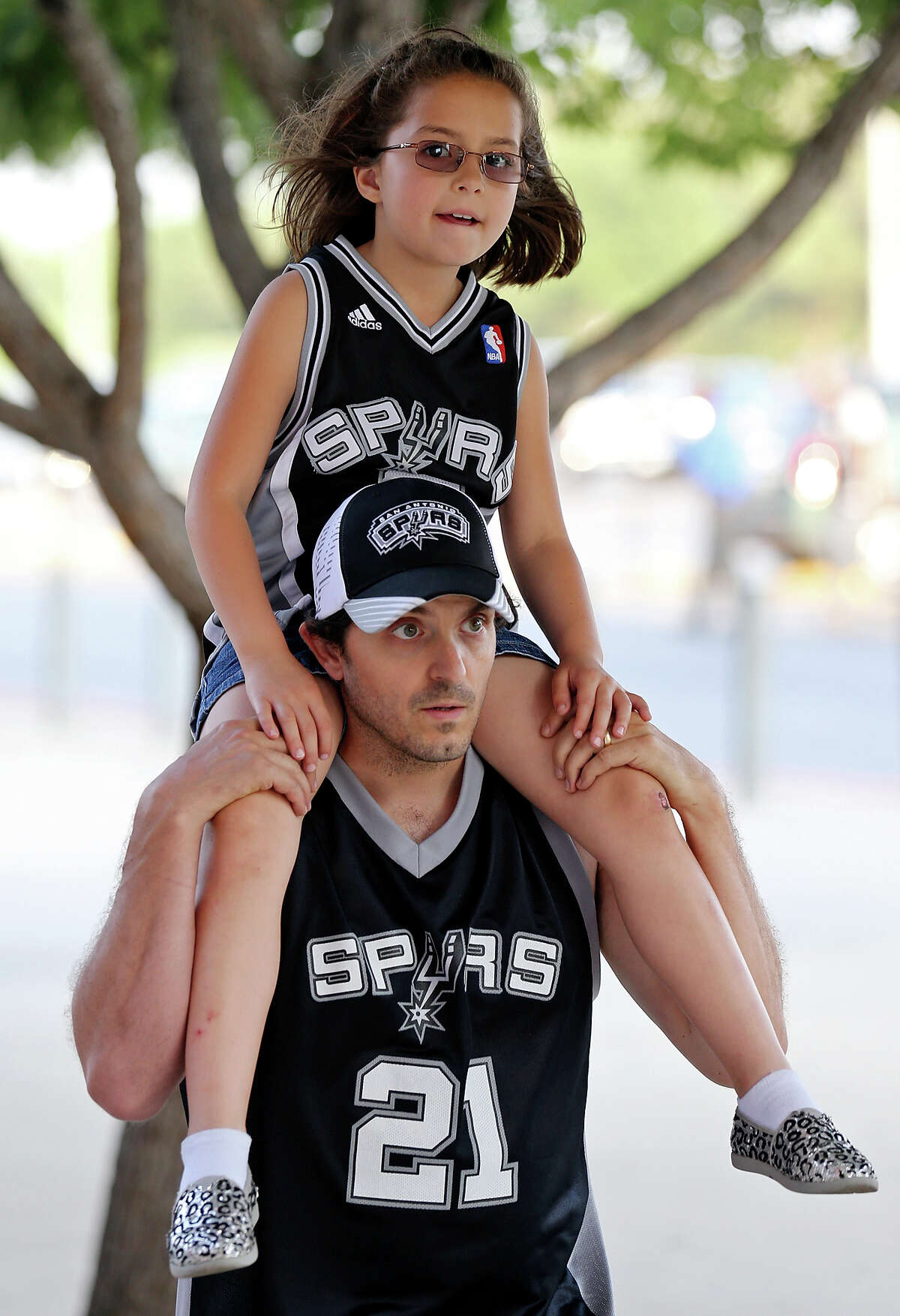 Splitter earns his big paycheck in playoffs