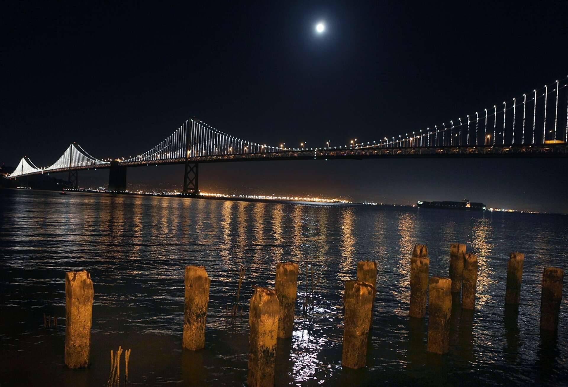 $4 million needed to save 'Bay Lights’ on Bay Bridge