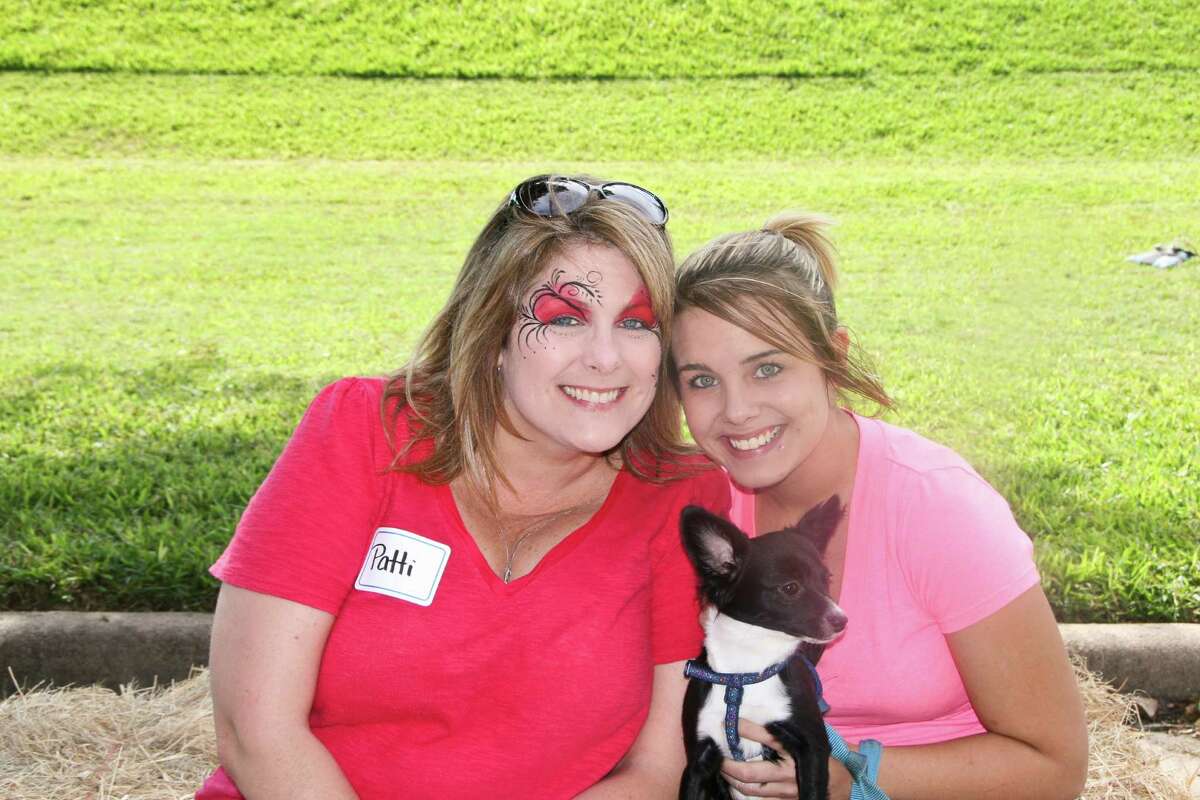 Mother-daughter lookalike contest