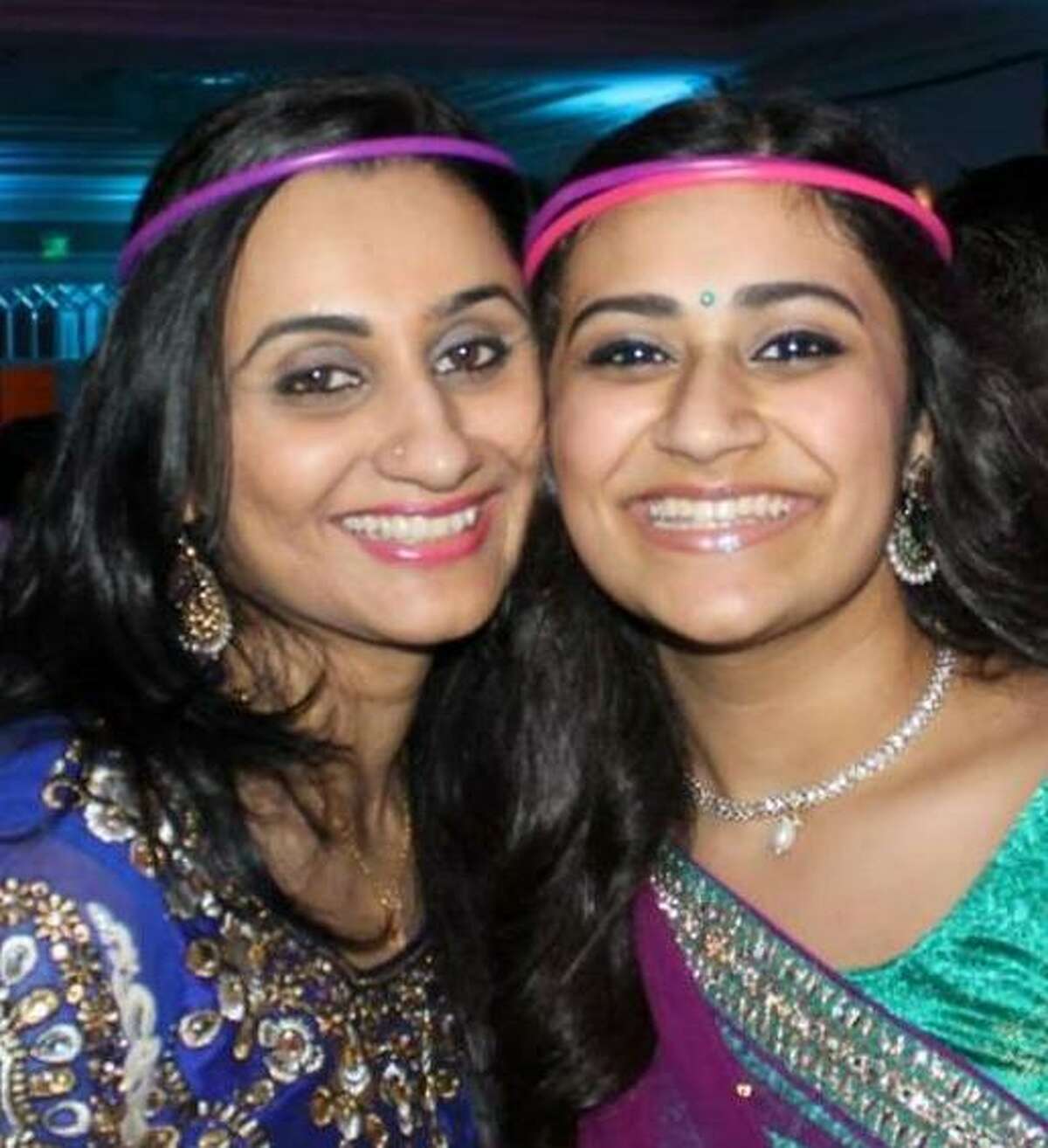Mother-daughter lookalike finalists 2014