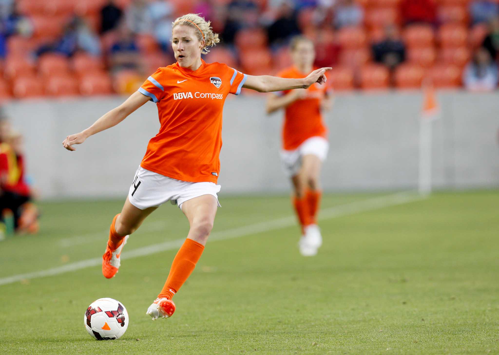Dash reward key midfielder Becky Edwards with contract extension