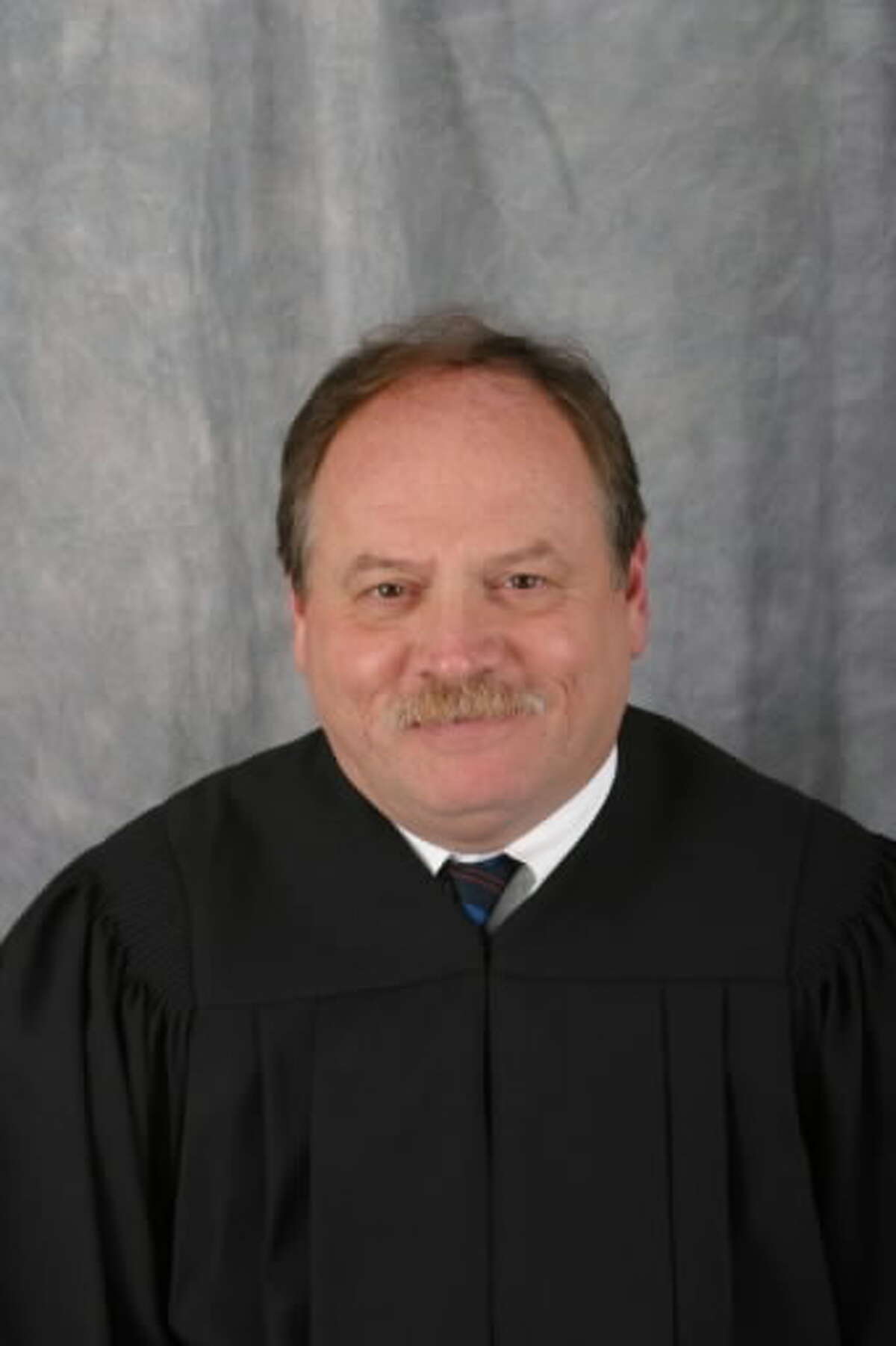 Gender gap splits Democrats