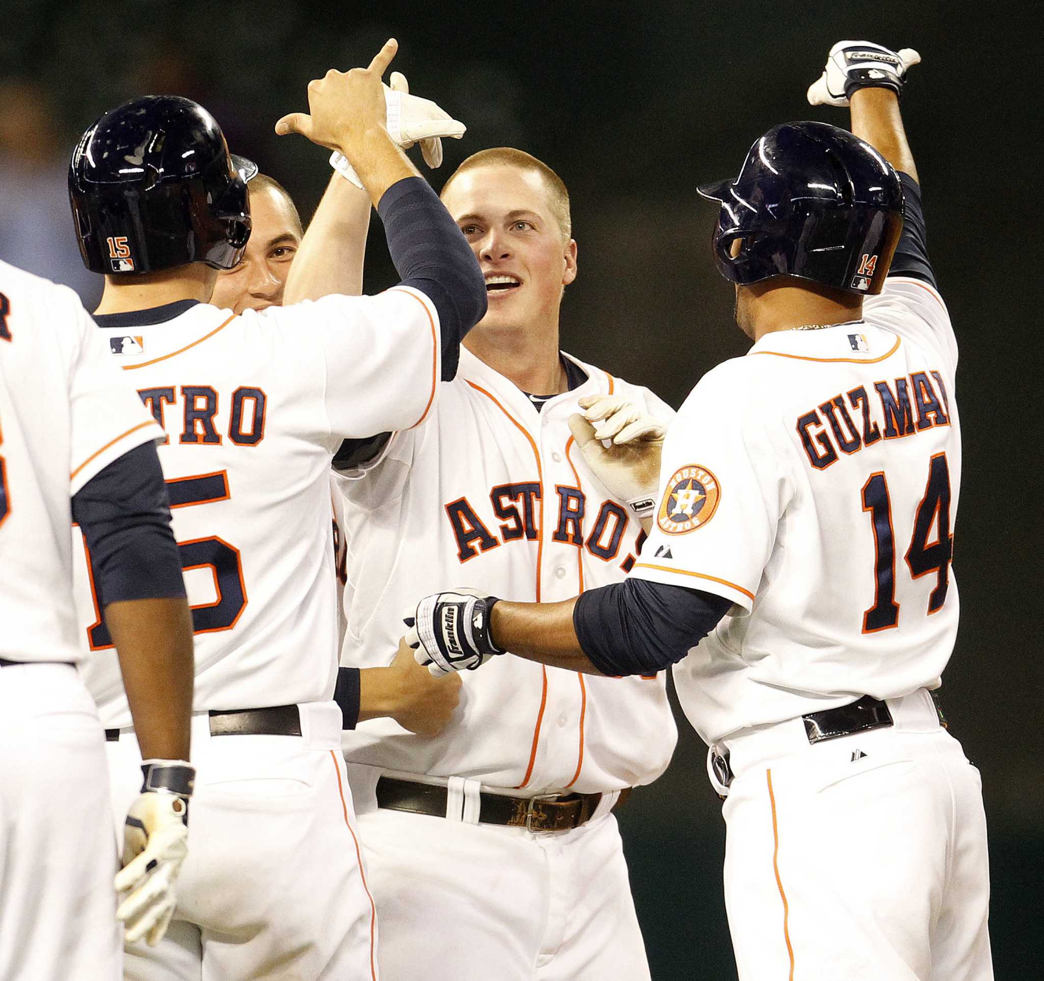Astros' walk-off hit seals rare series win