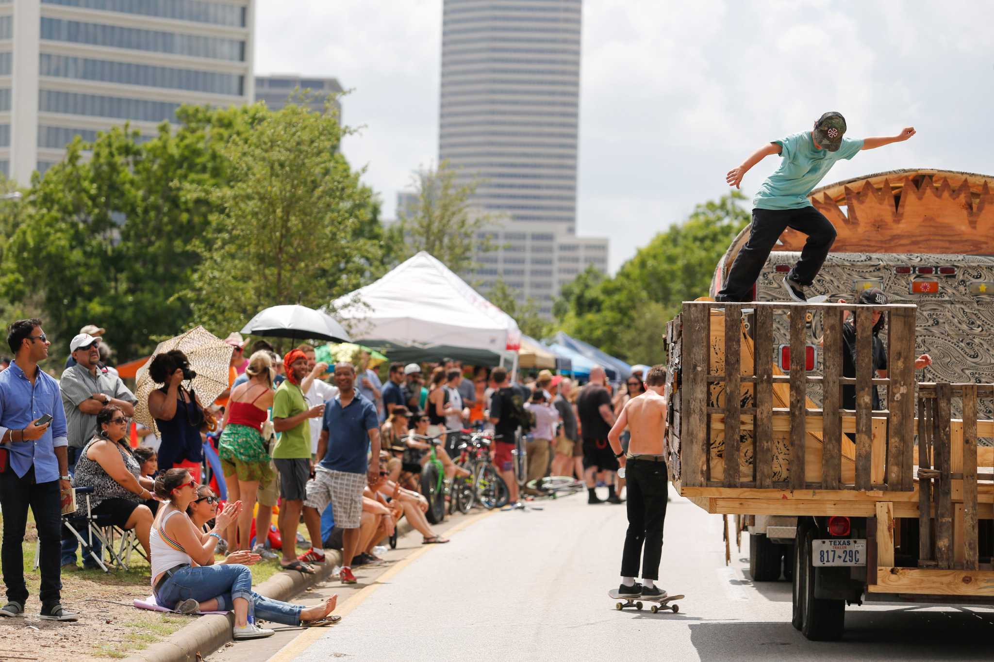 Estimating crowds is a numbers game for parade officials